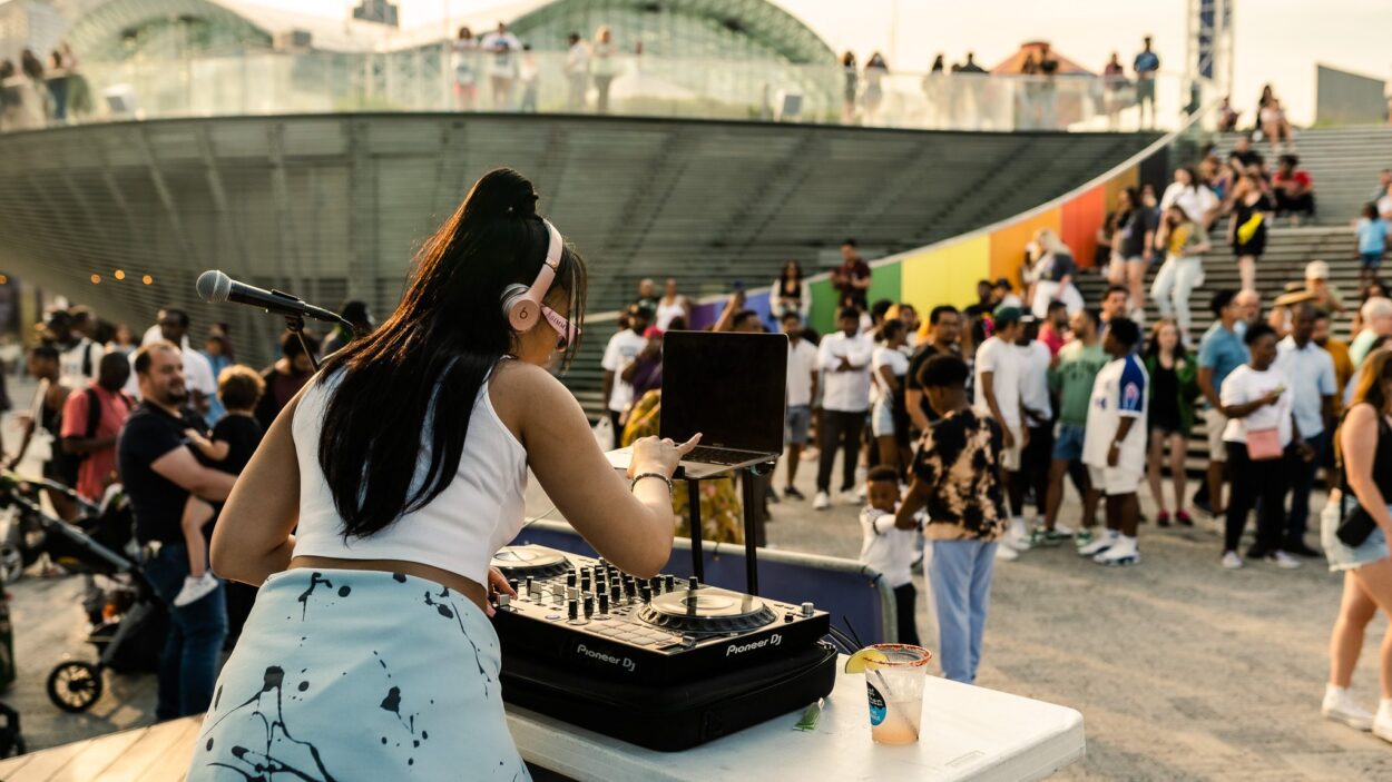 Wave Wall Wax | Navy Pier